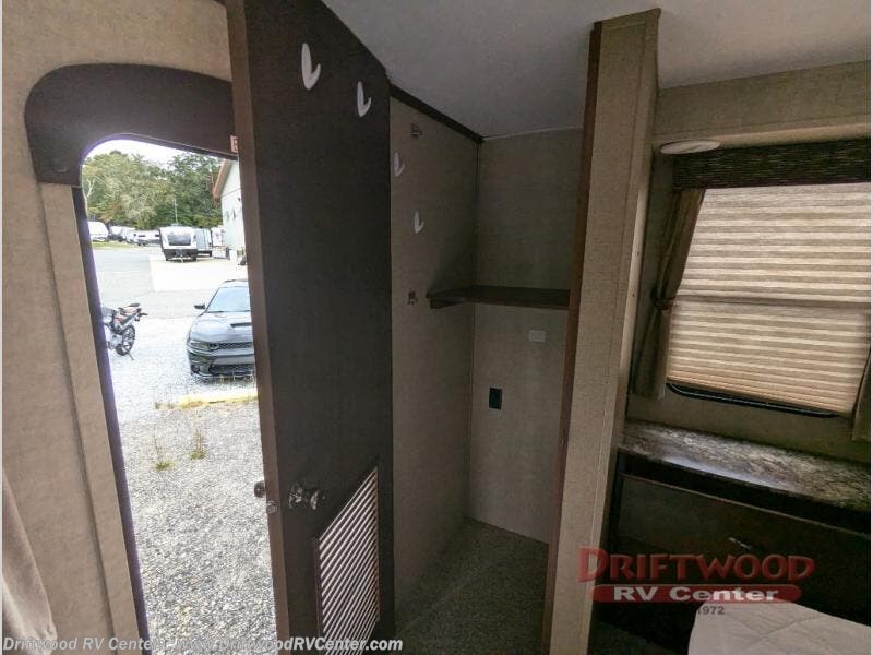 2017 Keystone Retreat 391LOFT RV for Sale in Clermont, NJ 08210 | 9708A ...