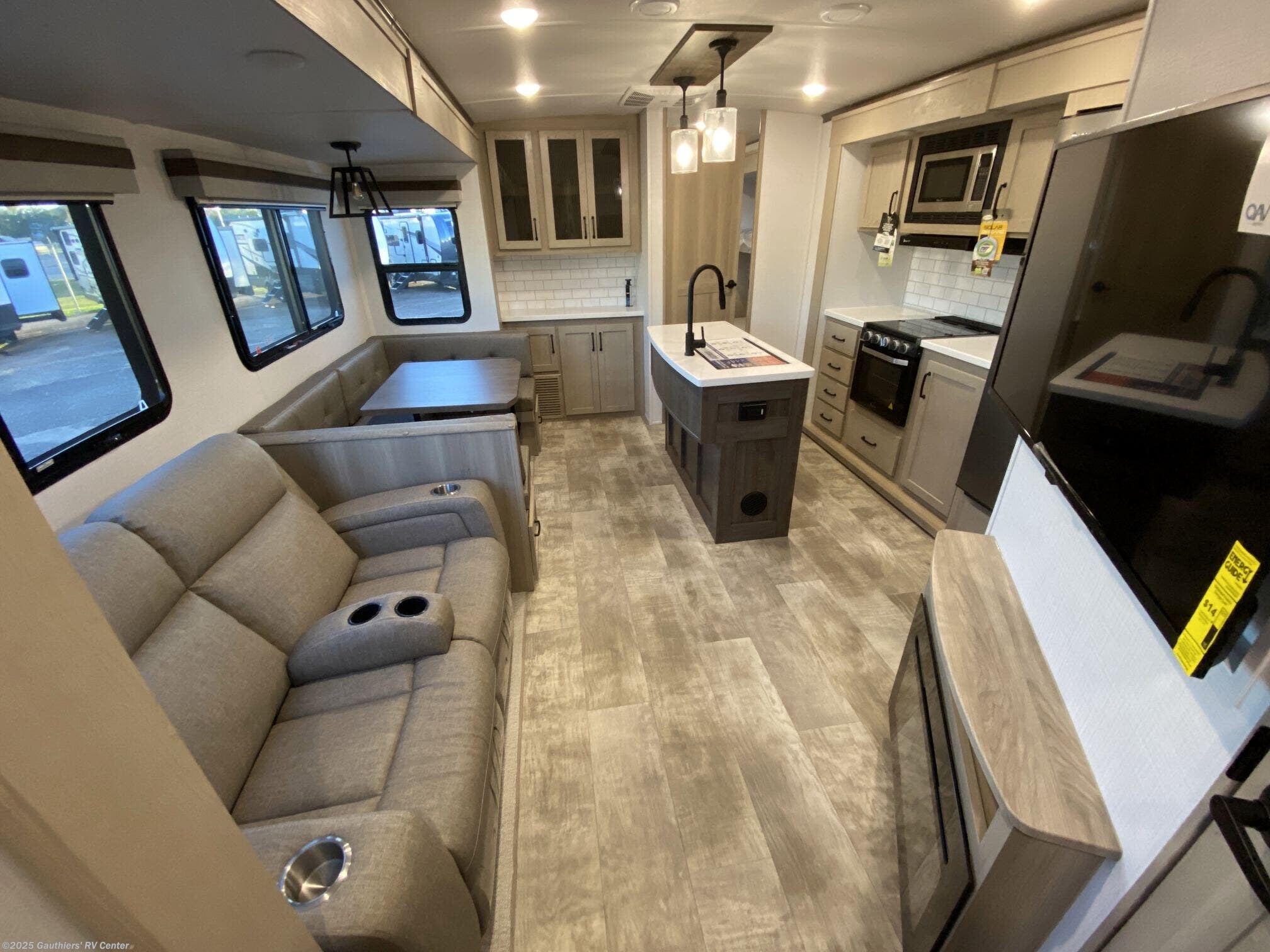 2024 Forest River Rockwood Signature Ultra Lite 8336BH