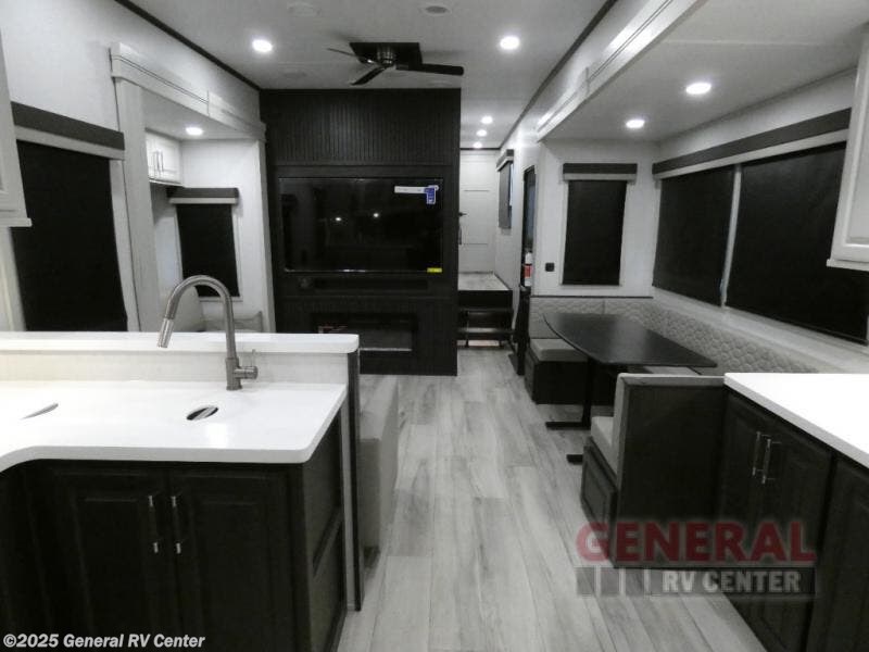 2025 Keystone Alpine Avalanche Edition 379MB #323434 - For Sale in Birch Run, MI