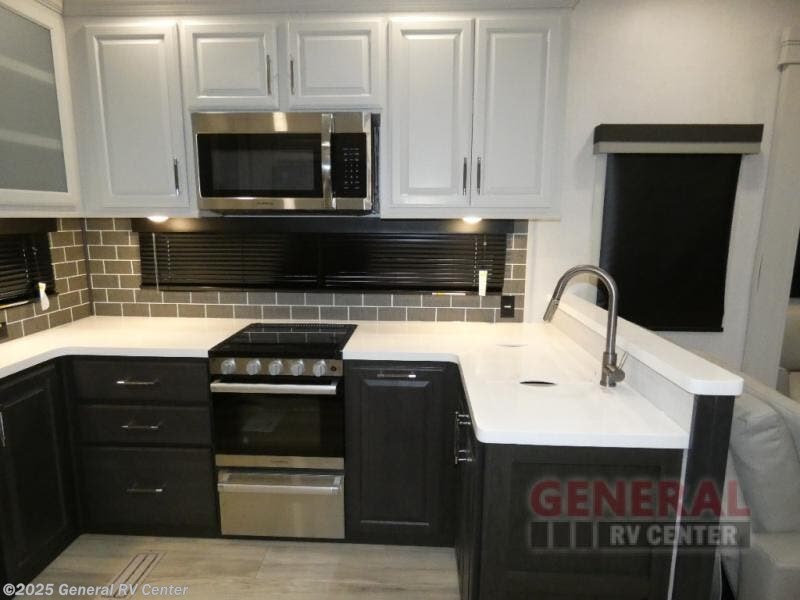 2025 Keystone Alpine Avalanche Edition 379MB #323434 - For Sale in Birch Run, MI