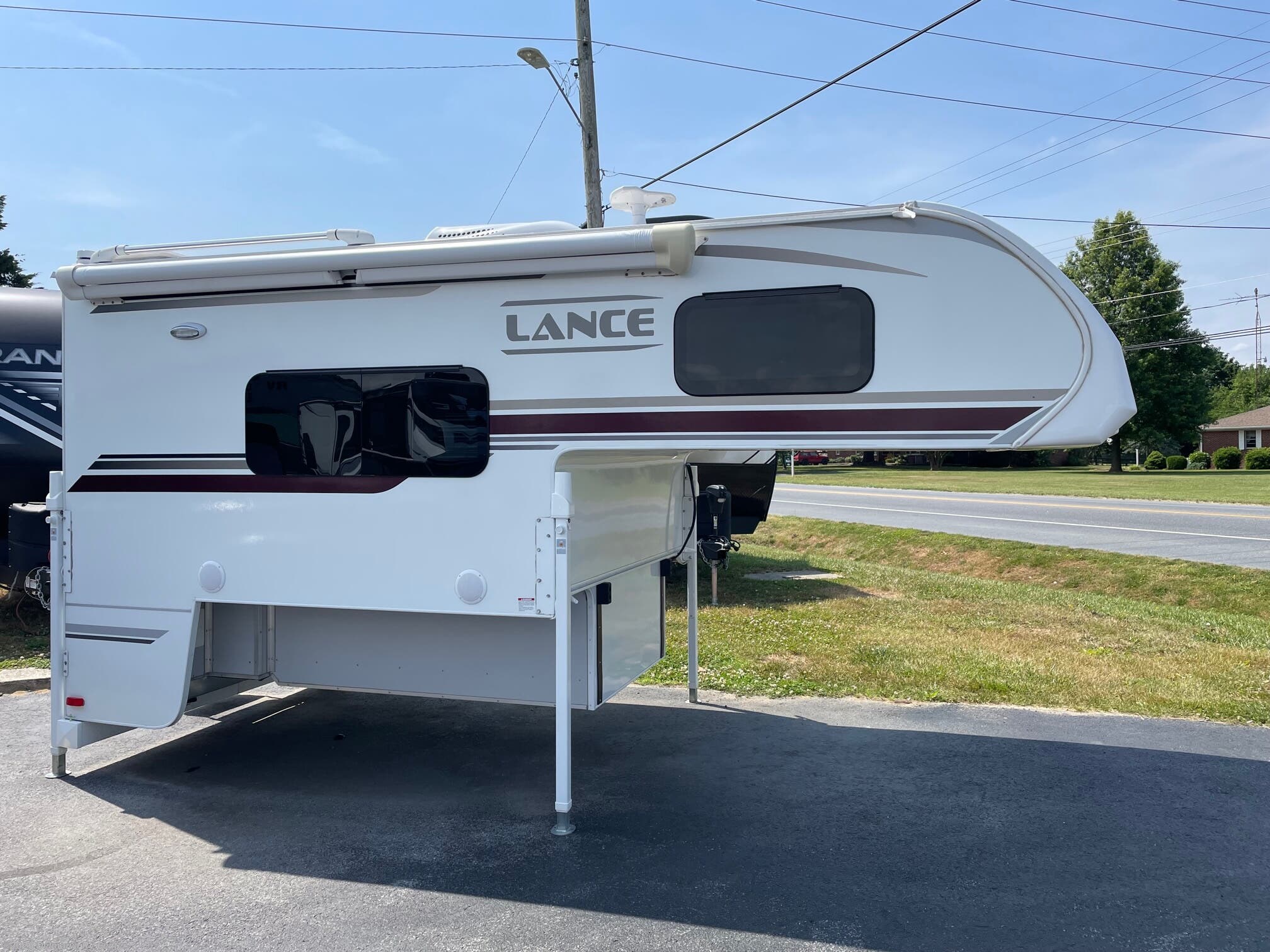 2021 Lance TC Short Bed 825
