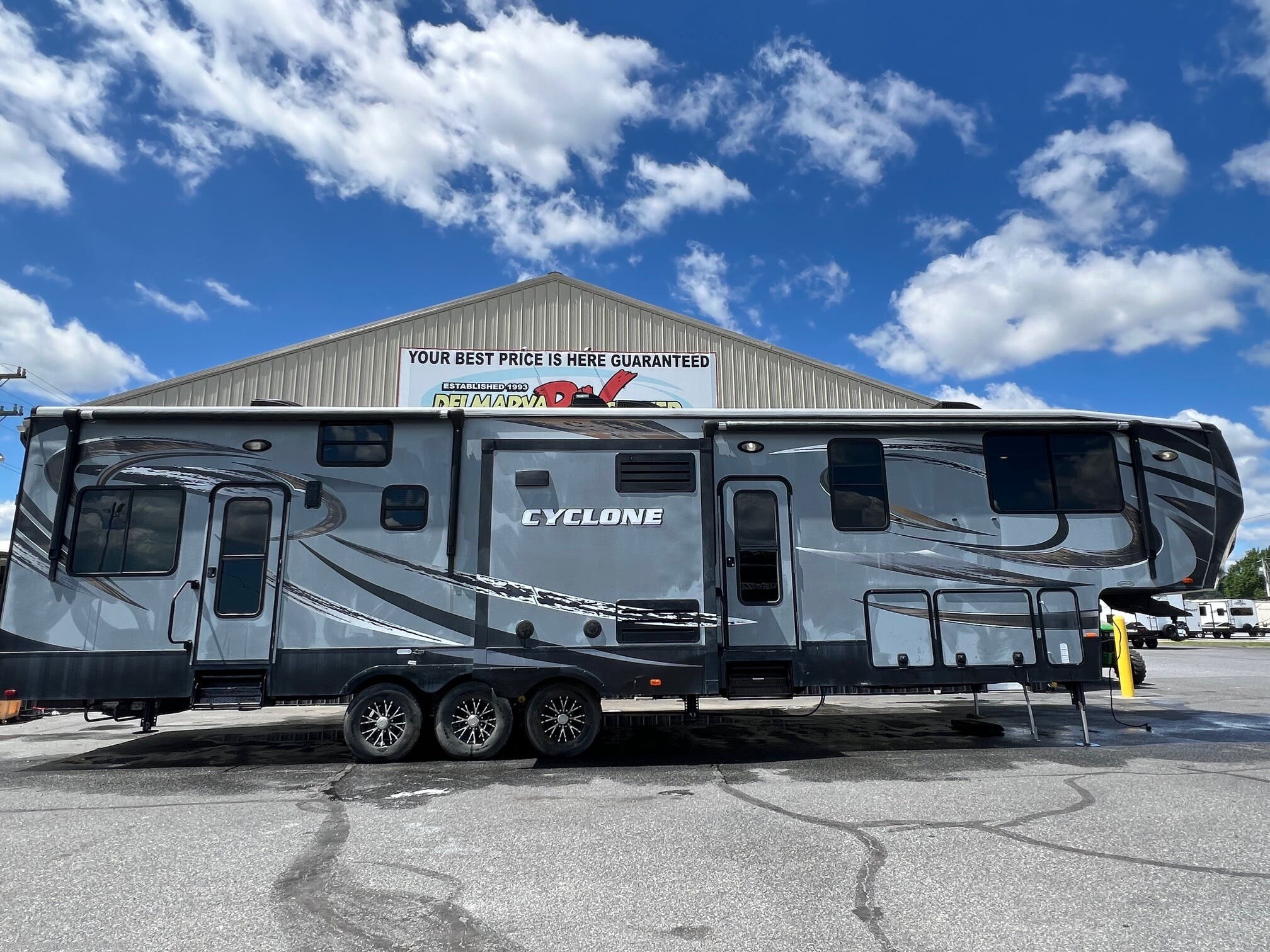 2016 Heartland Cyclone CY 4100 KING