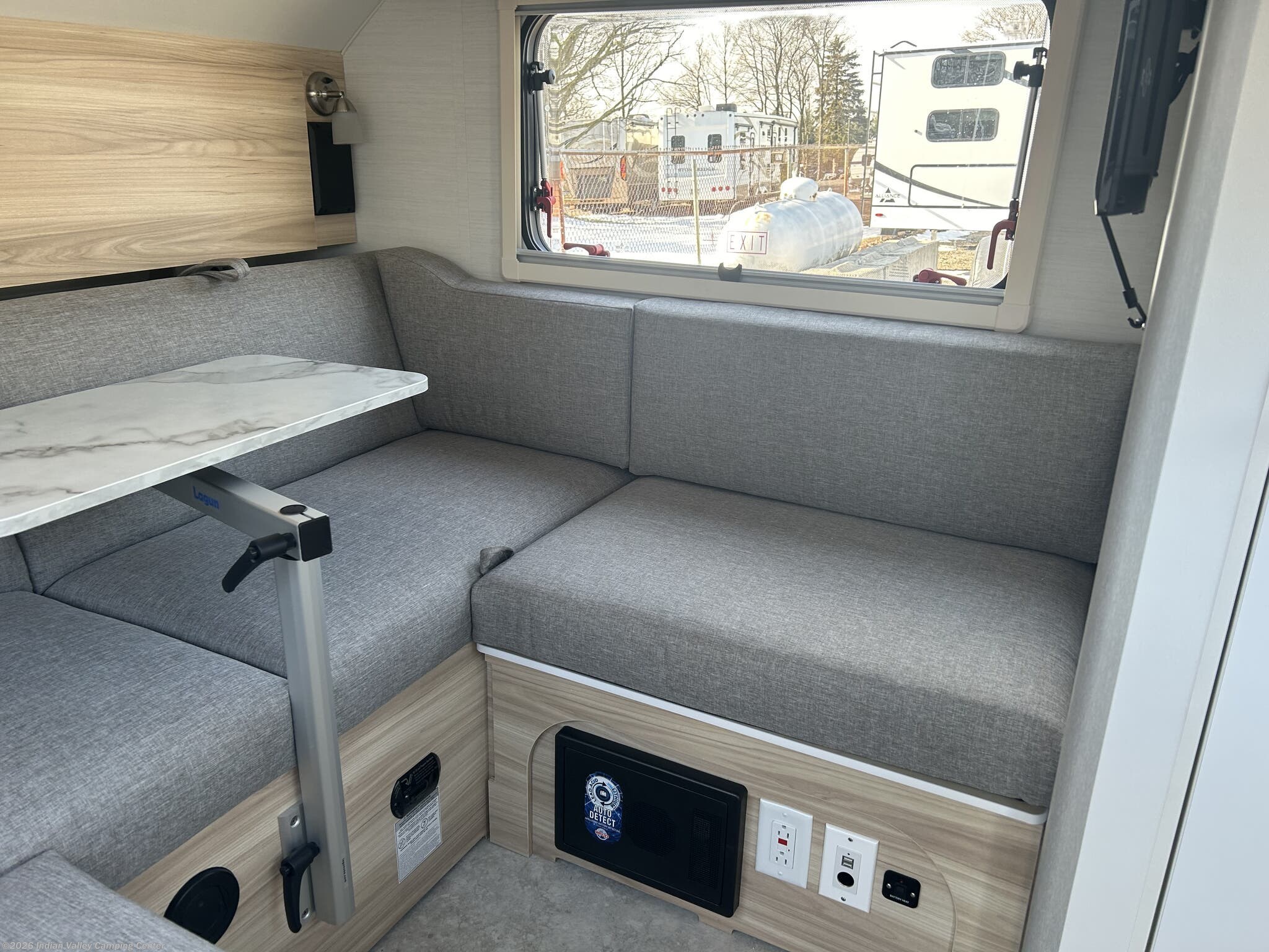 2024 NuCamp TAB 320 S -Black Canyon Package