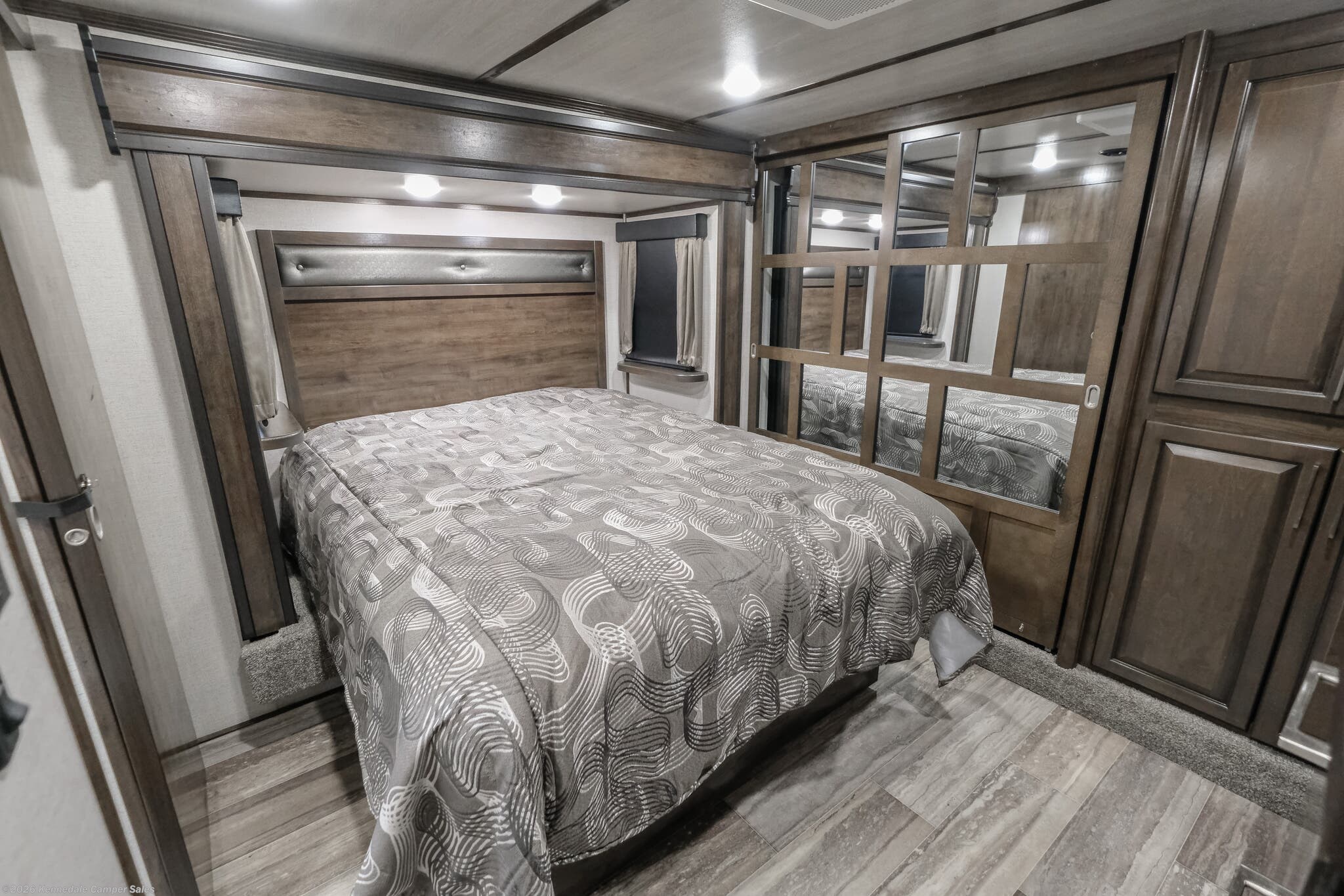 2021 Dutchmen Voltage 4225 RV for Sale in Kennedale, TX 76060 | 991325 ...