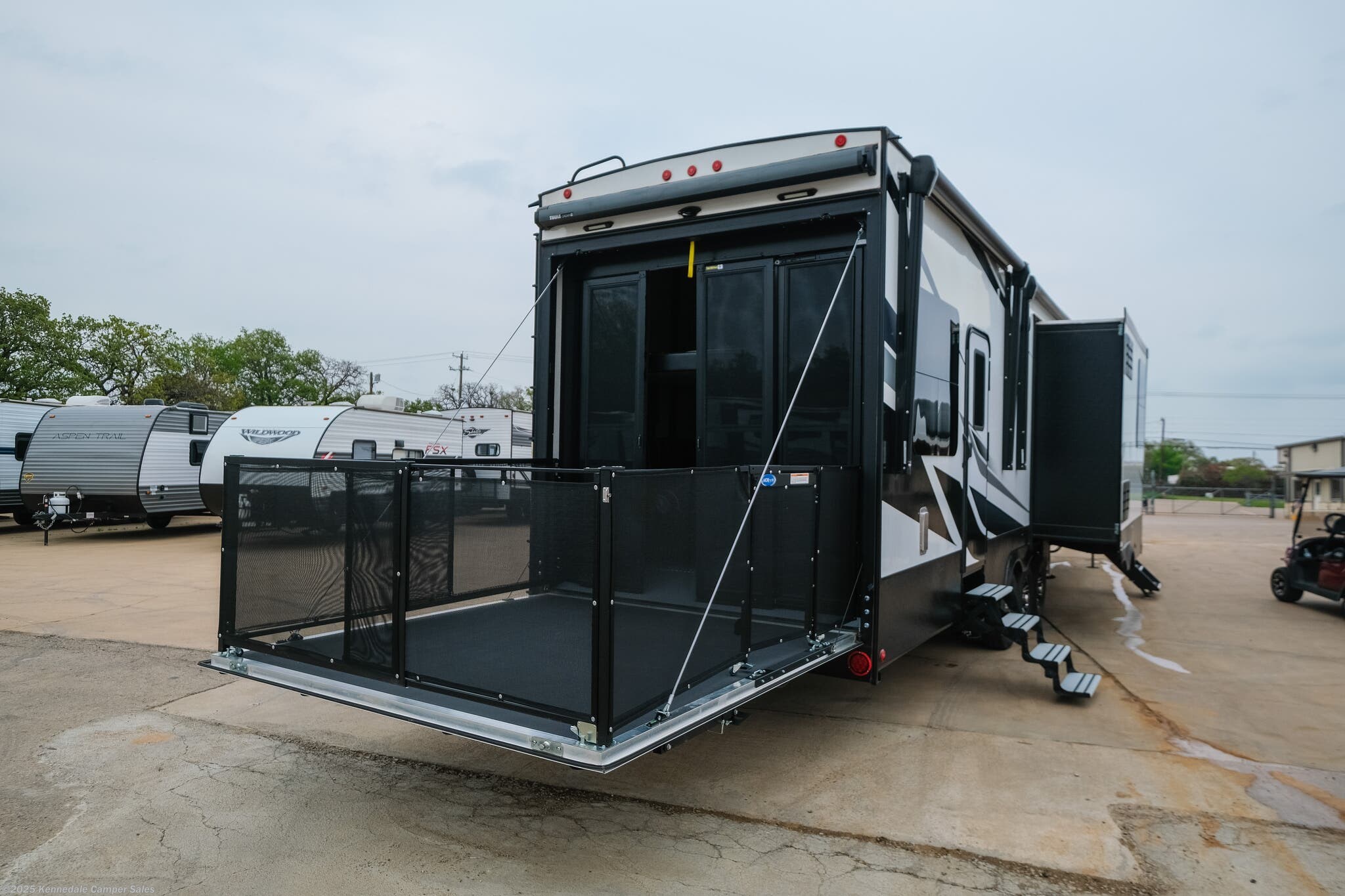 2021 Dutchmen Voltage 4225 RV for Sale in Kennedale, TX 76060 | 991325 ...