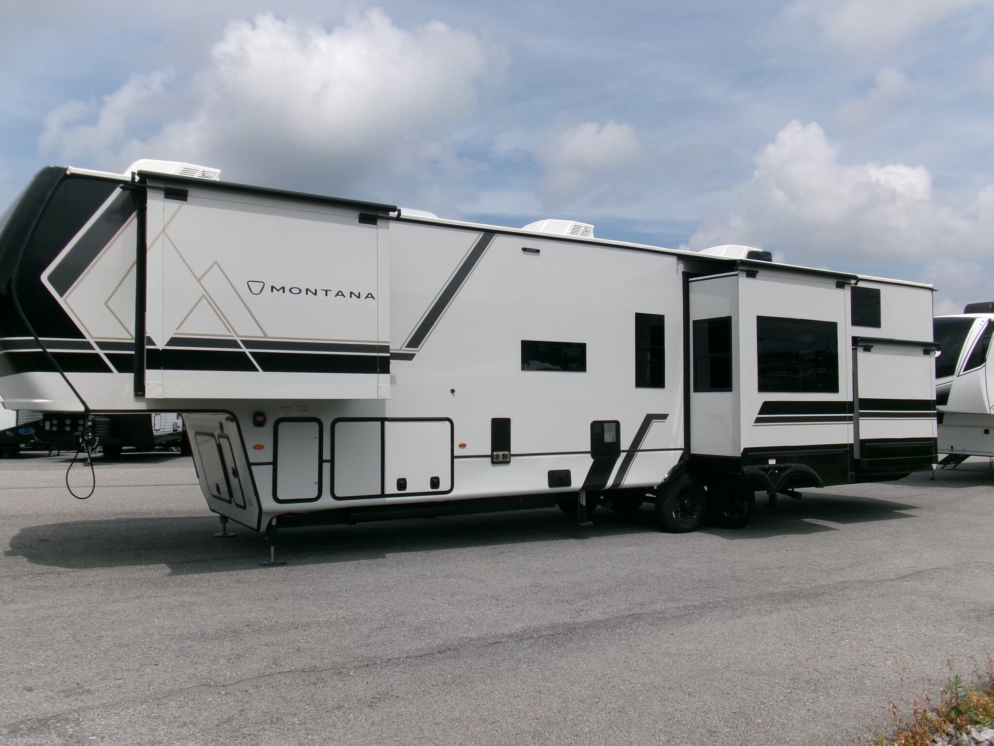 2026 Keystone Montana 3915TB RV for Sale in Duncansville, PA 16635 ...