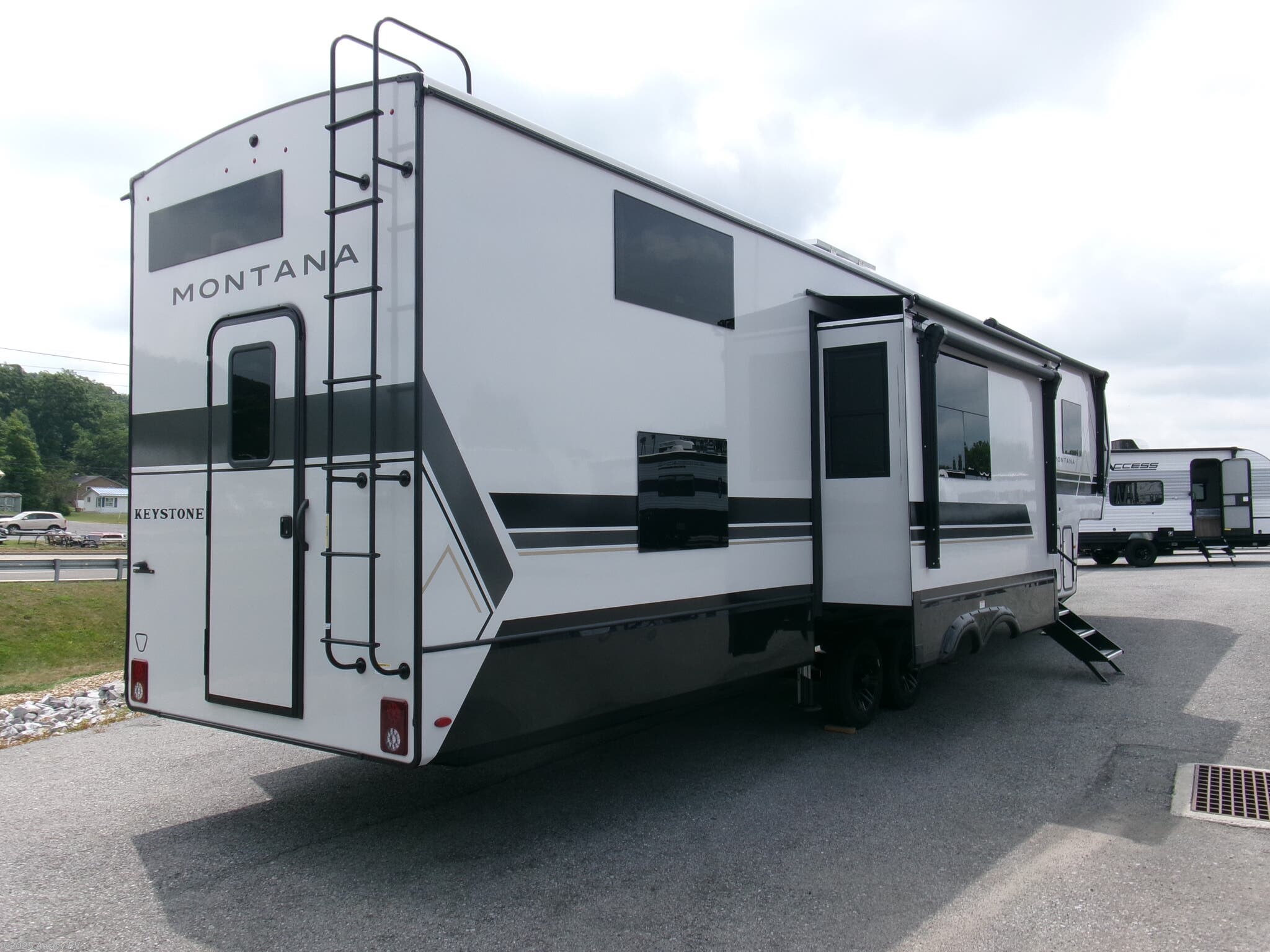 2026 Keystone Montana 3915TB RV for Sale in Duncansville, PA 16635 ...