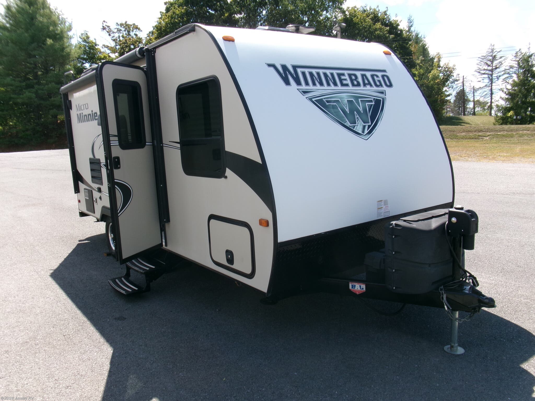 2018 Winnebago Micro Minnie 2106FBS