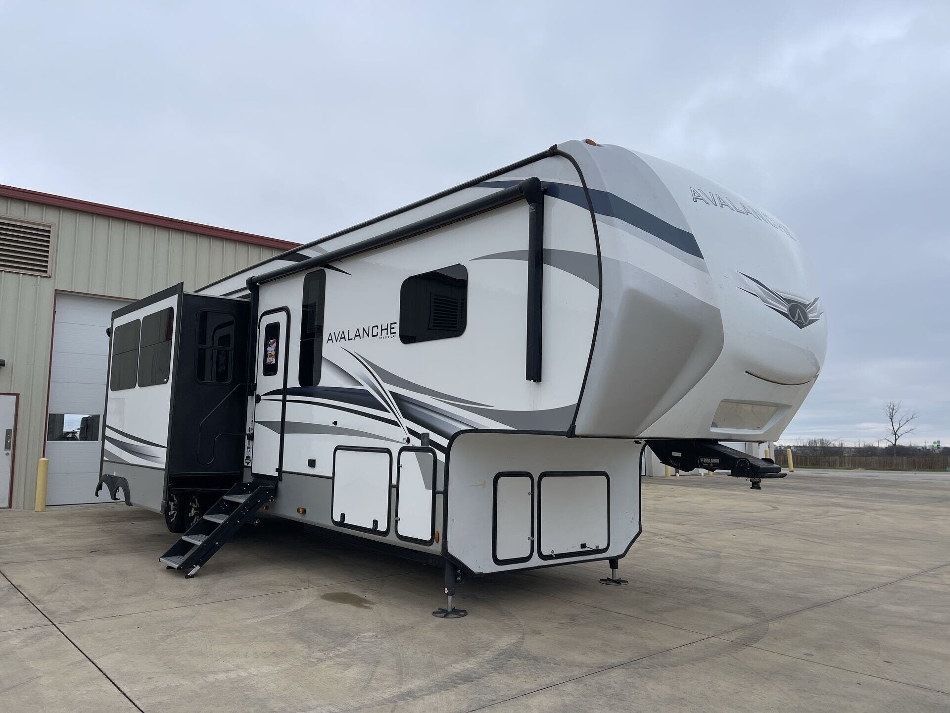 2023 Keystone Avalanche 378BH