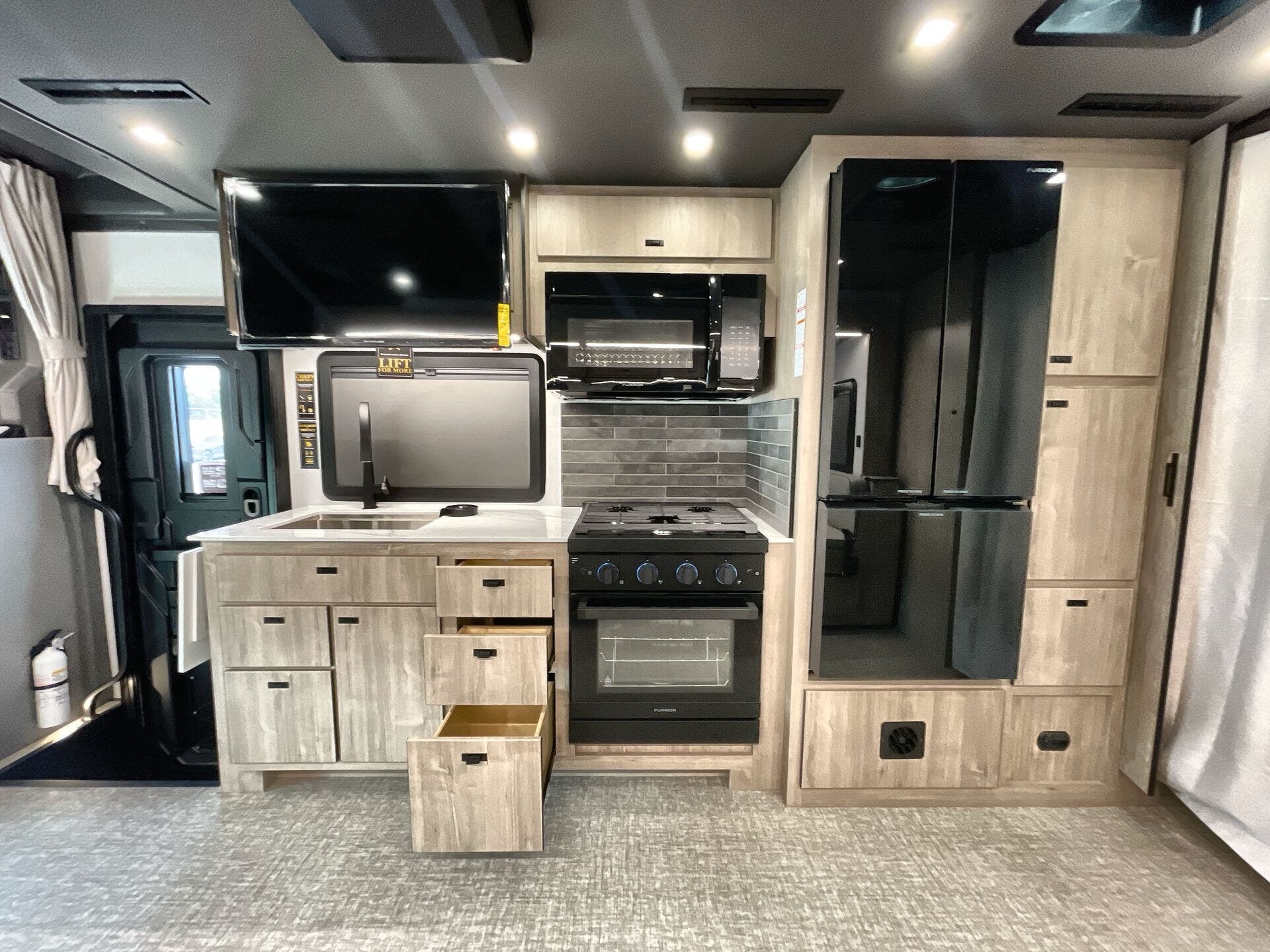 2026 Grand Design Lineage 31ZW #15035 - For Sale in Rockwall, TX