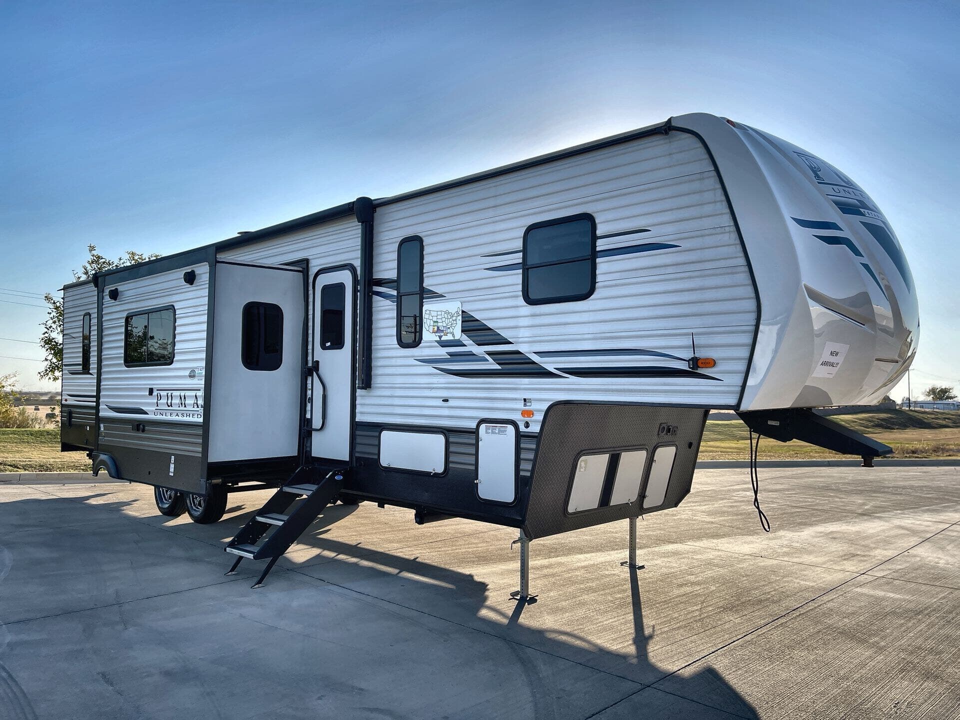 2022 Palomino Puma 383DSS
