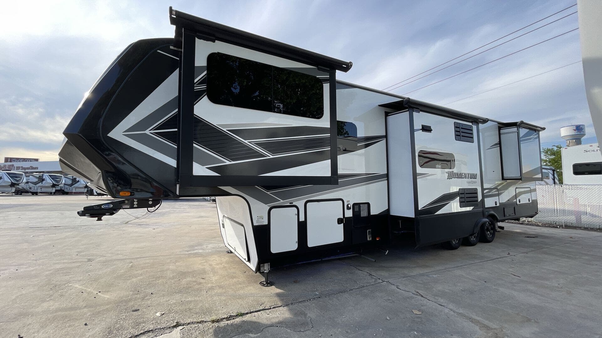 2020 Grand Design Momentum 376THS #10643A - For Sale in Fort Worth, TX