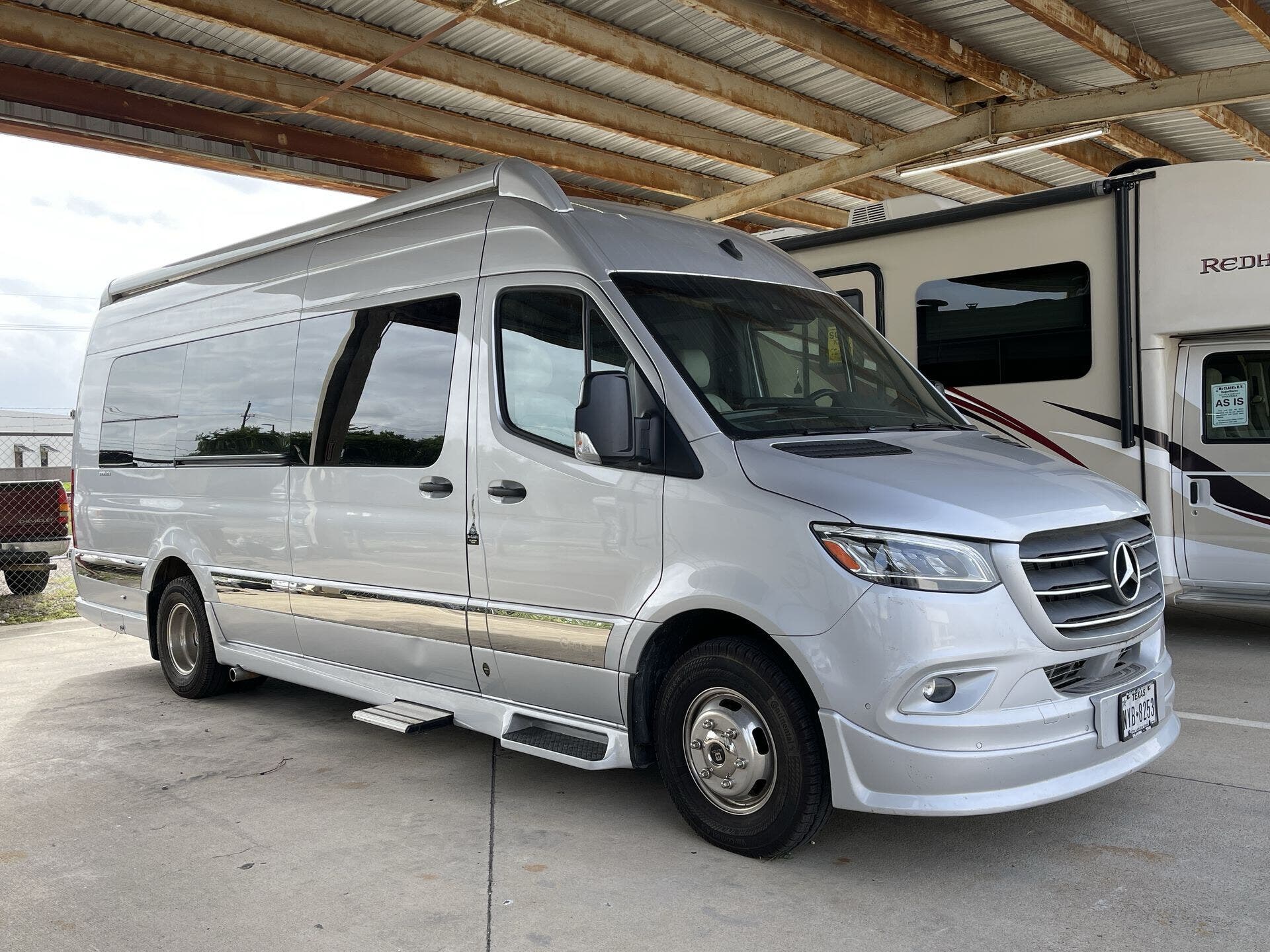 2021 Grech RV Strada LOUNGE