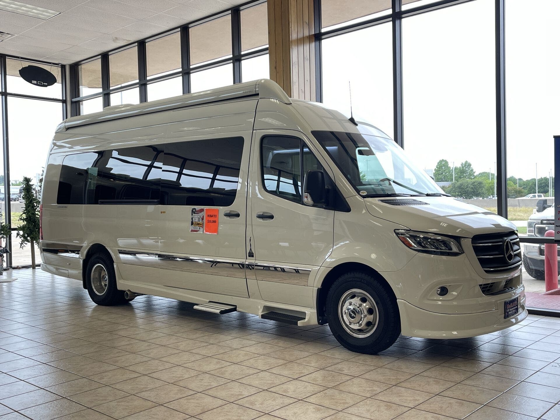 2025 Grech RV Strada LOUNGE-ION