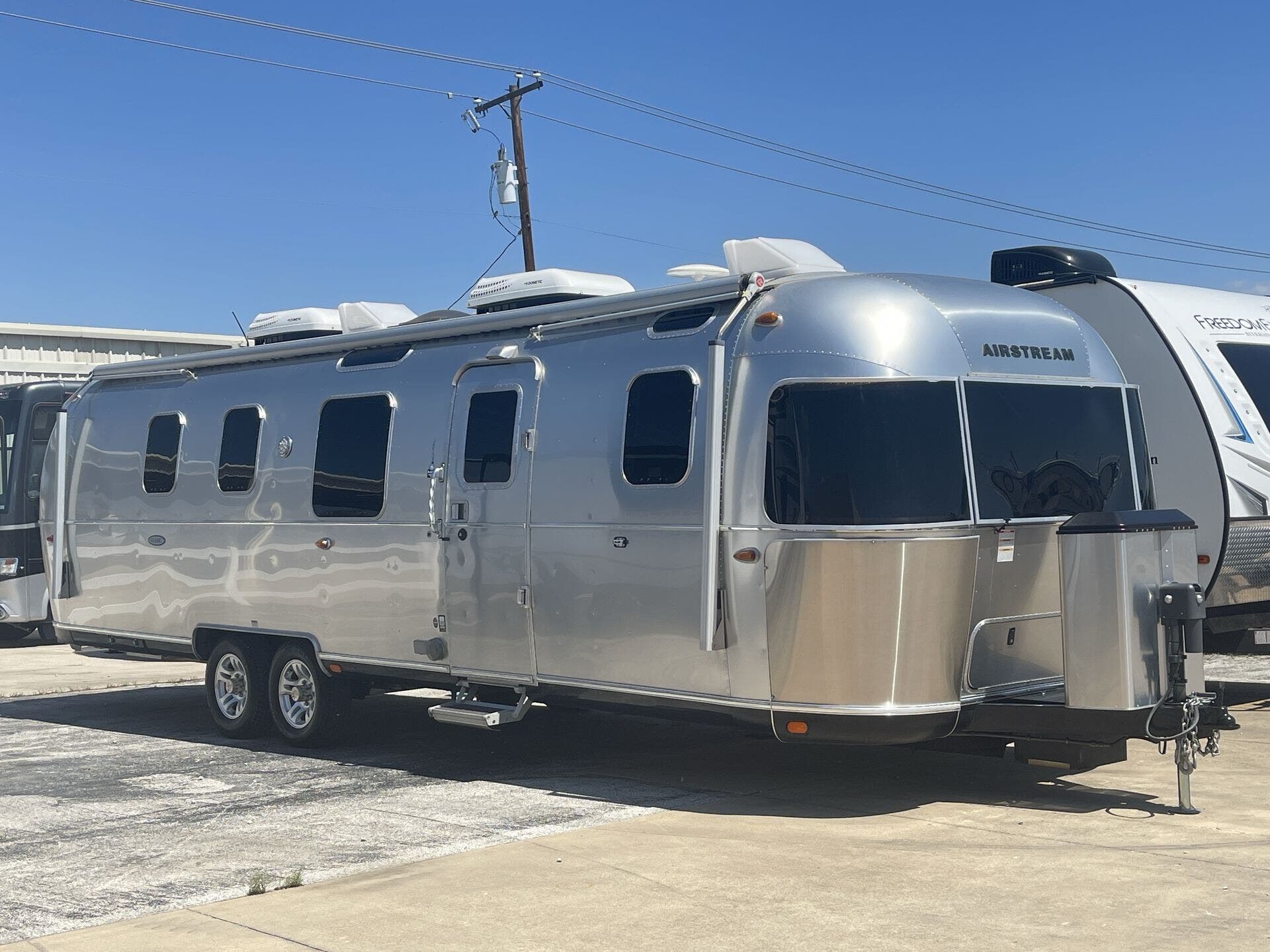 2018 Airstream Classic 33FB