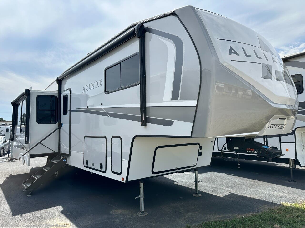 2025 Alliance RV Avenue 32RLS RV for Sale in Byron, GA 31008 | T94564 ...