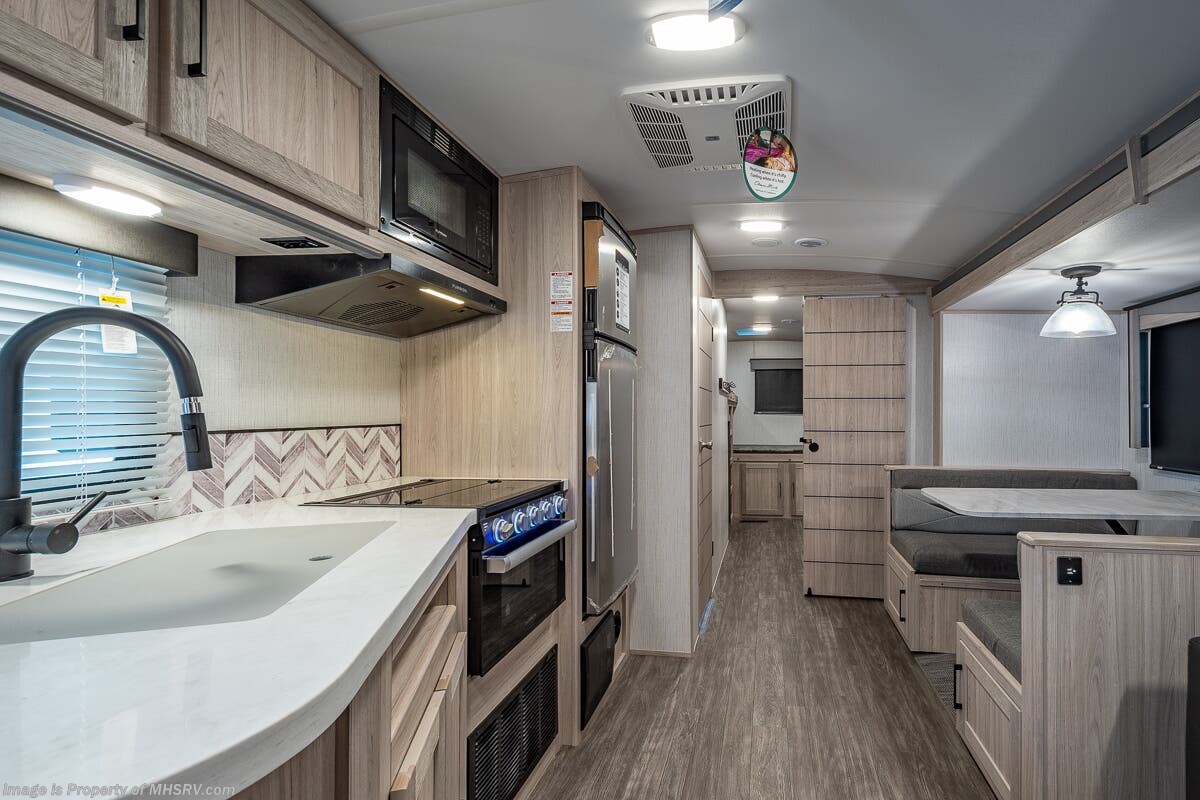 2022 Twilight RV TWS 3300 Bunk Model W/ Theater Seating, 50AMP, Dual A ...