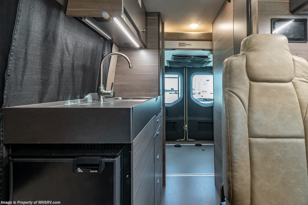 2022 Entegra Coach Launch 19Y 4x4 Sprinter W/ Lithium & Roof Mounted ...