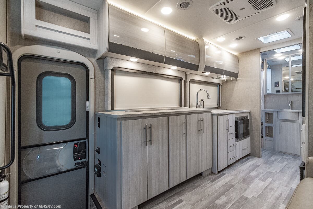 2022 Thor Motor Coach Compass 23TE AWD W/ Ext. Shower, GPS, Power ...