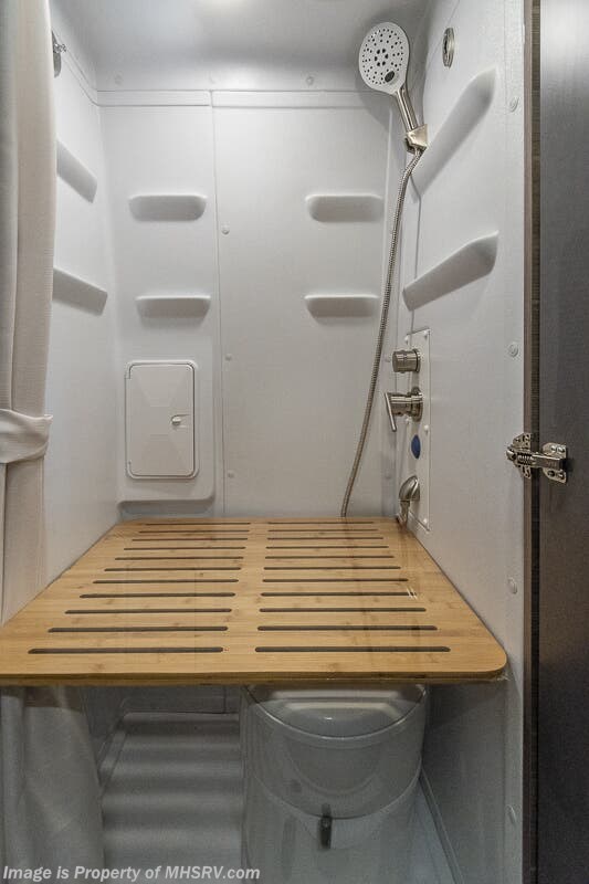 2023 Entegra Coach Launch 19Y 4x4 Sprinter W/ Firefly Multiplex ...