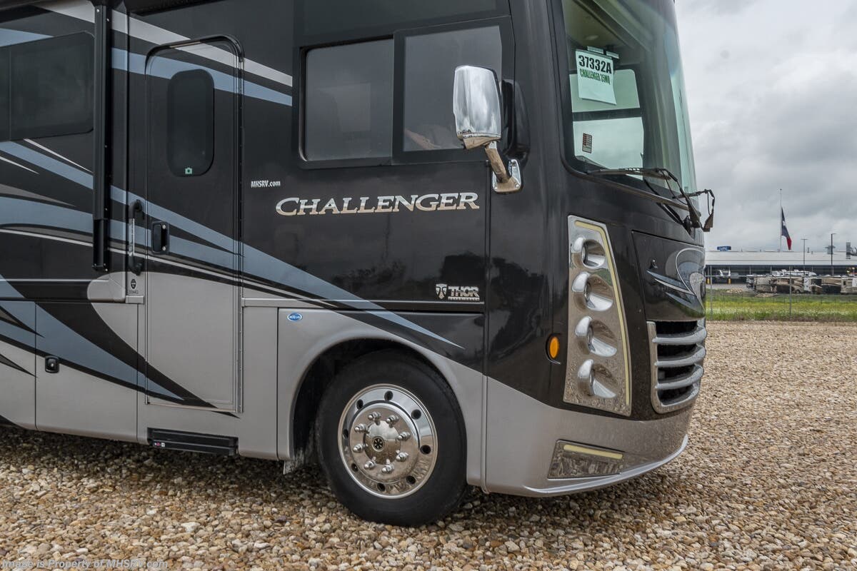 2021 Thor Motor Coach Challenger 35MQ W/ Auto Leveling, Dual A/Cs, Ext ...