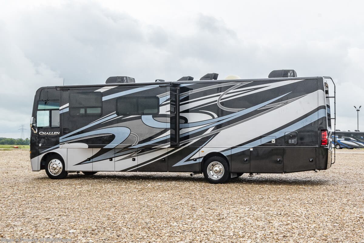 2021 Thor Motor Coach Challenger 35MQ W/ Auto Leveling, Dual A/Cs, Ext ...