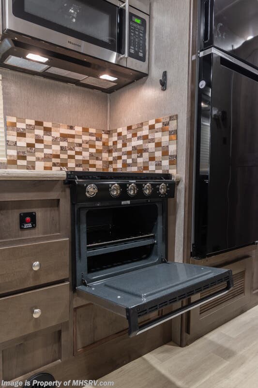 2021 Nexus Wraith 32W Super C W/ Diesel Gen, Auto Leveling, Theater ...