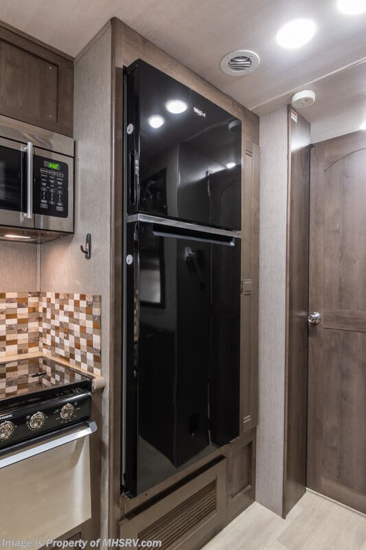 2021 Nexus Wraith 32W Super C W/ Diesel Gen, Auto Leveling, Theater ...