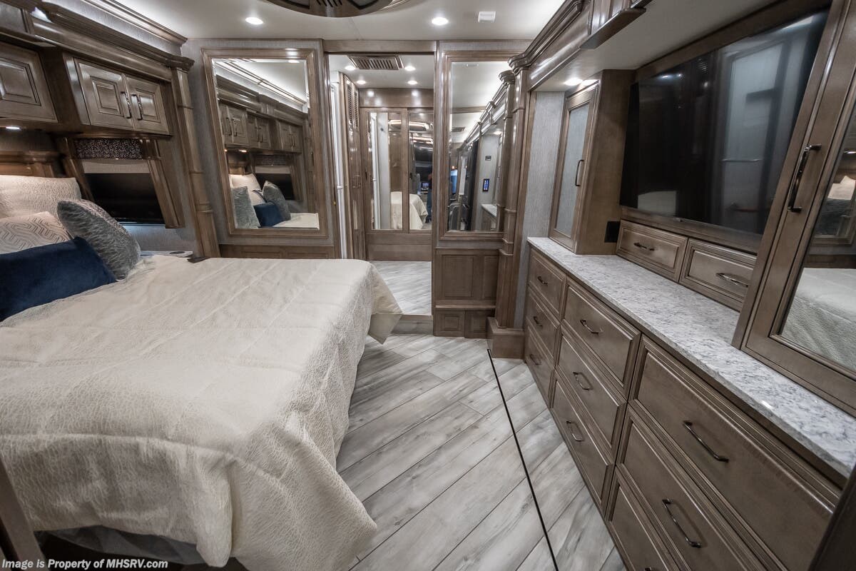 2022 American Coach American Dream 42Q Bath & 1/2 W/ Ext. Freezer ...
