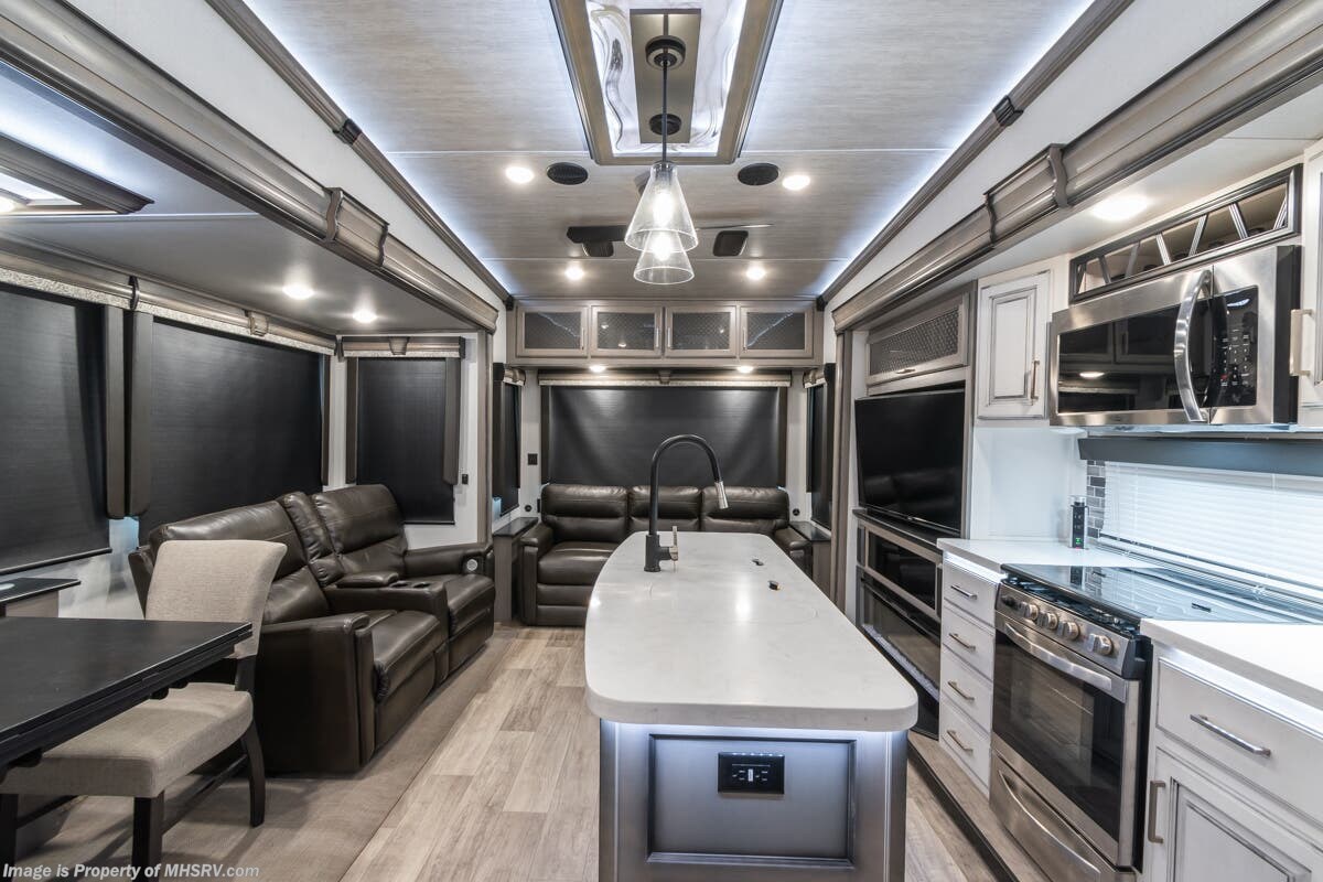 2021 Keystone Montana 3121RL W/ Theater Seats, King Bed, Auto Leveling ...
