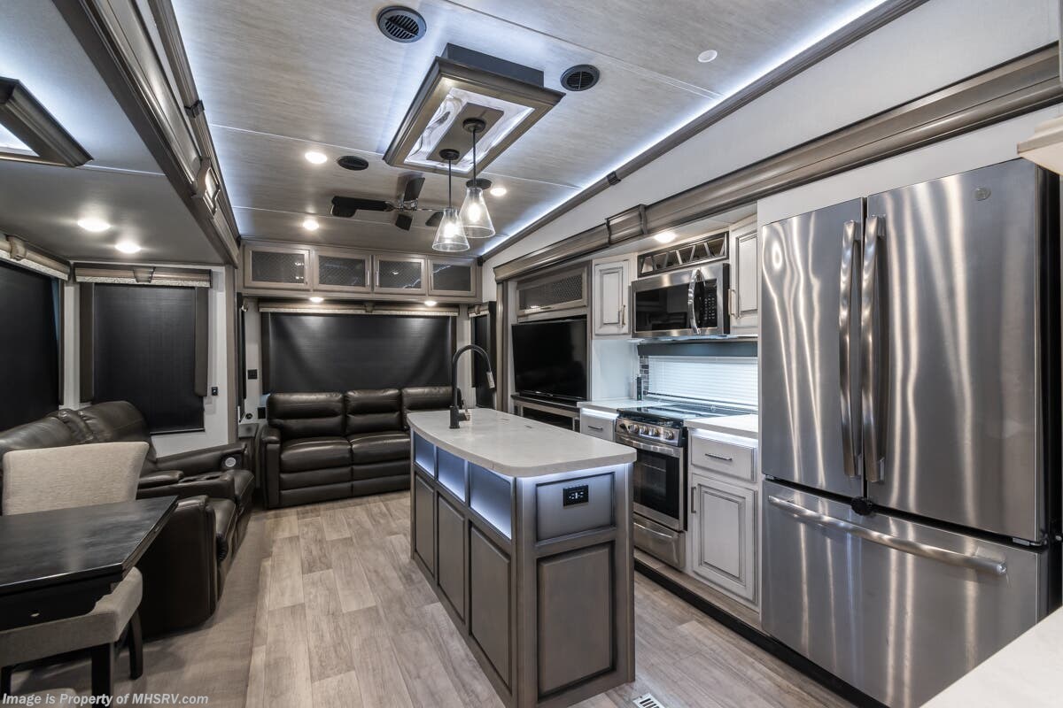 2021 Keystone Montana 3121RL W/ Theater Seats, King Bed, Auto Leveling ...