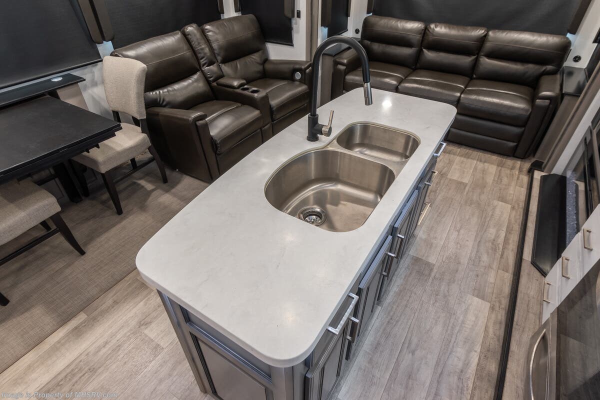 2021 Keystone Montana 3121RL W/ Theater Seats, King Bed, Auto Leveling ...