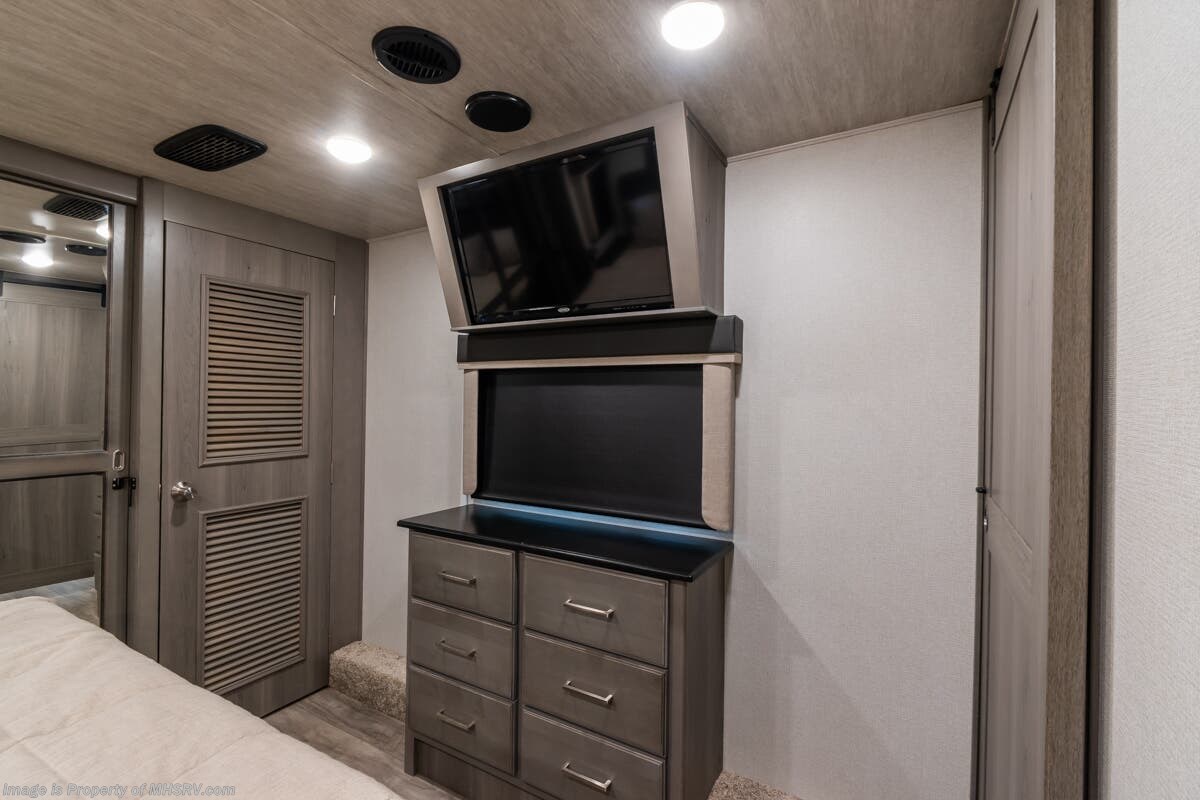 2021 Keystone Montana 3121RL W/ Theater Seats, King Bed, Auto Leveling ...