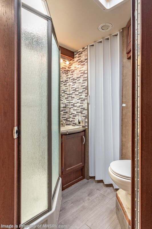 2015 Thor Motor Coach Four Winds Super C 35SB Bunk Bed Model W/ Theater Seats, Ext ...