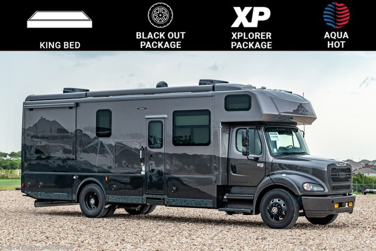 2025 Dynamax Corp Dynaquest XL 3200KD Super C W/ King Bed, Black Out ...
