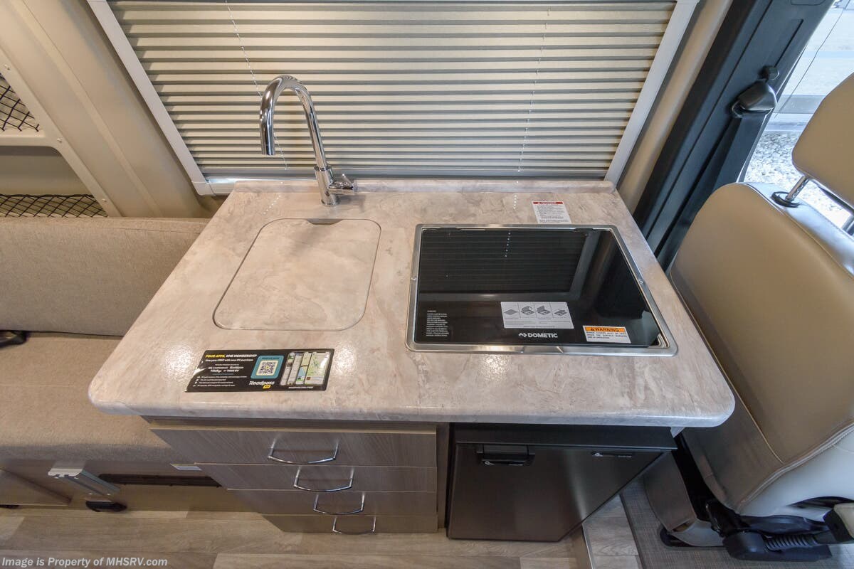 2025 Thor Motor Coach Rize 18G W/ Bike Rack, Solar, Swivel Seats, Dual ...