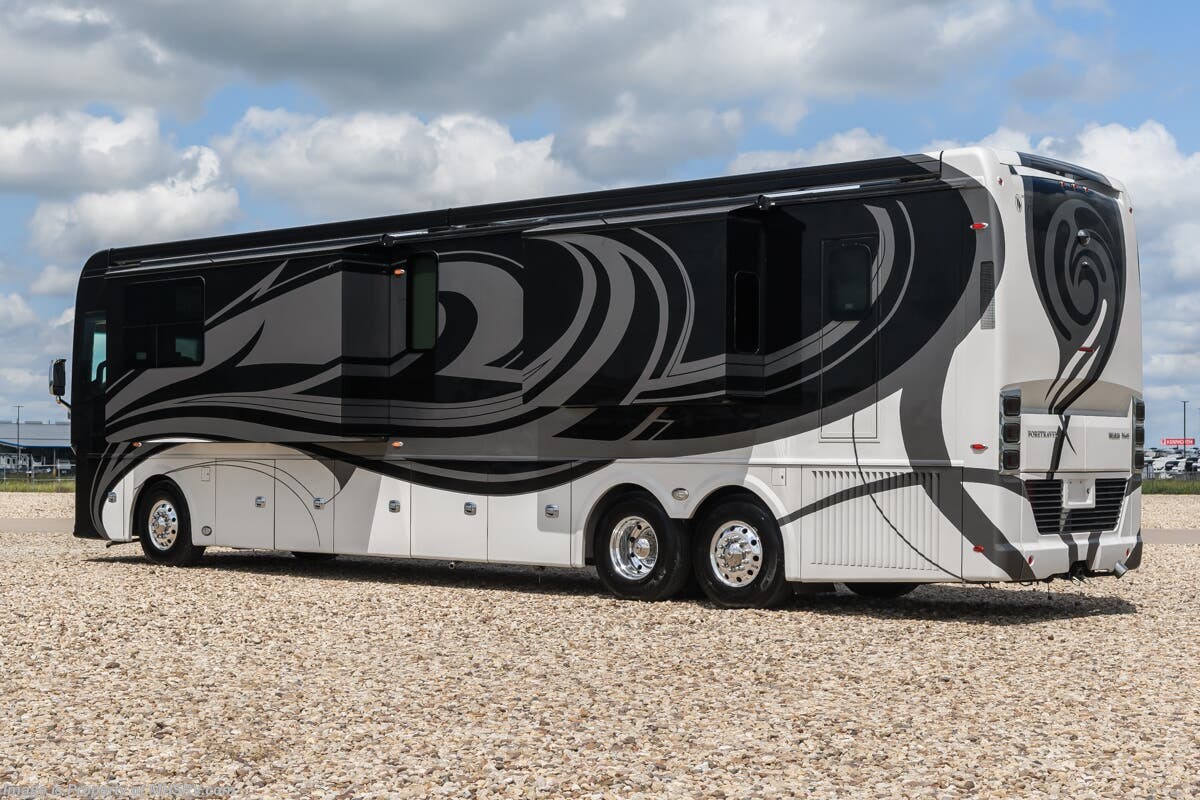 2022 Foretravel Realm FS605 LVB 2 Full Bath Bunk Model RV W/ King Bed ...