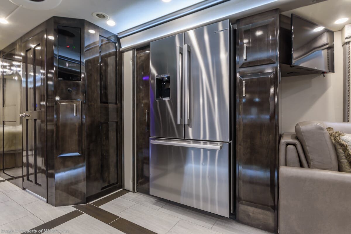 2022 Foretravel Realm FS605 LVB 2 Full Bath Bunk Model RV W/ King Bed ...