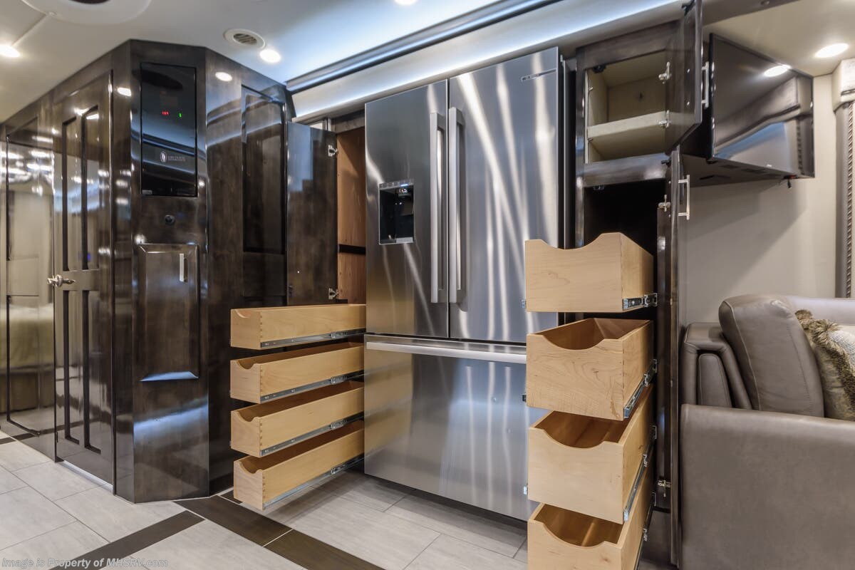 2022 Foretravel Realm FS605 LVB 2 Full Bath Bunk Model RV W/ King Bed ...
