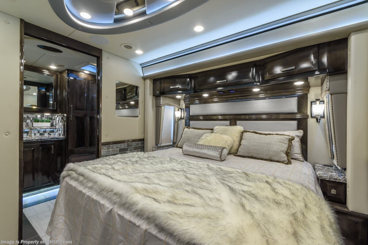 2022 Foretravel Realm FS605 LVB 2 Full Bath Bunk Model RV W/ King Bed ...