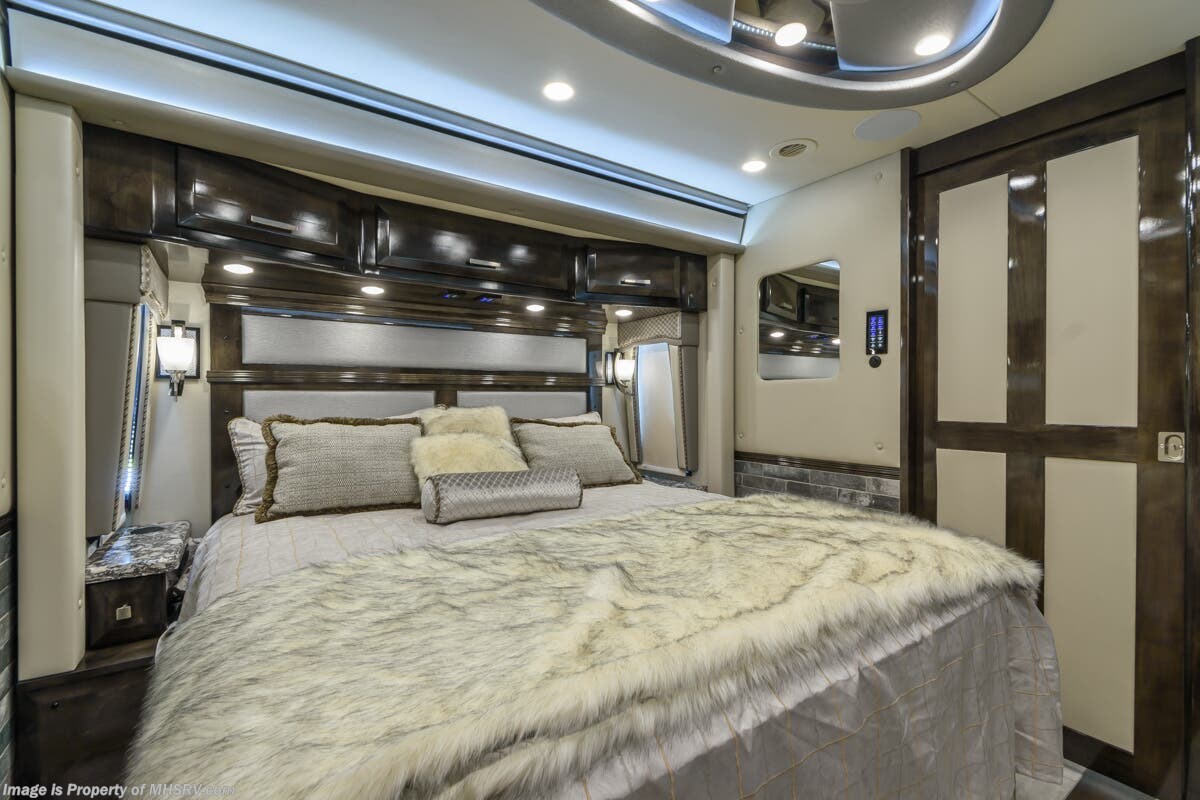 2022 Foretravel Realm FS605 LVB 2 Full Bath Bunk Model RV W/ King Bed ...