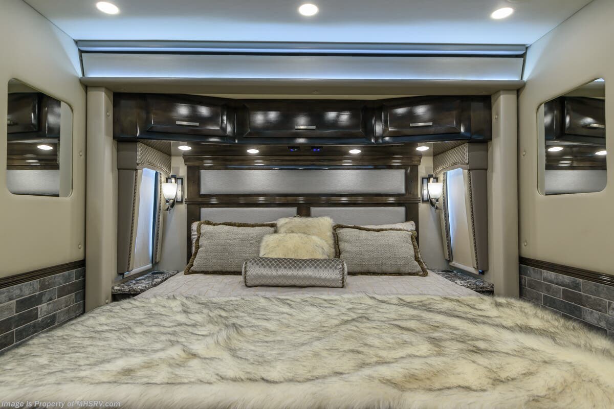 2022 Foretravel Realm FS605 LVB 2 Full Bath Bunk Model RV W/ King Bed ...