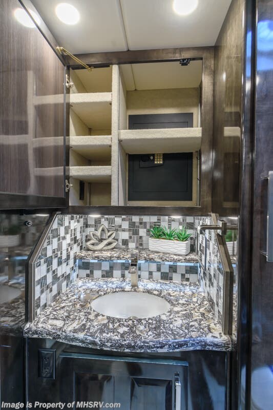 2022 Foretravel Realm FS605 LVB 2 Full Bath Bunk Model RV W/ King Bed ...