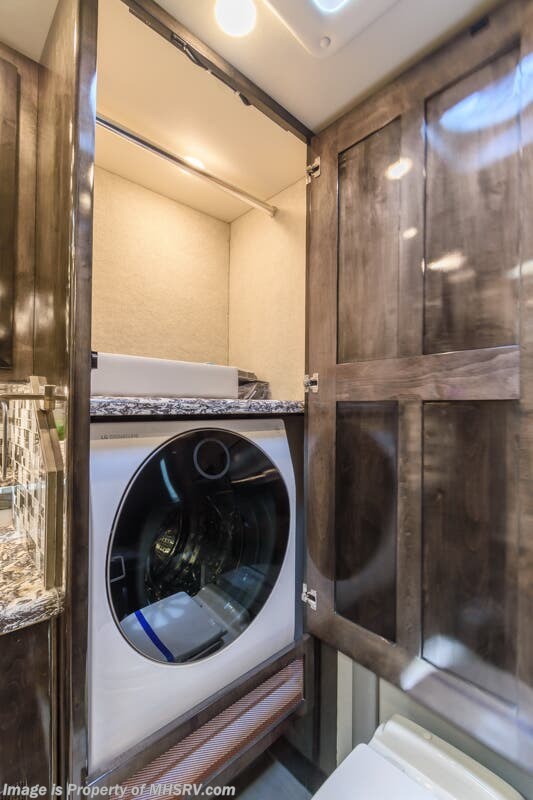 2022 Foretravel Realm FS605 LVB 2 Full Bath Bunk Model RV W/ King Bed ...