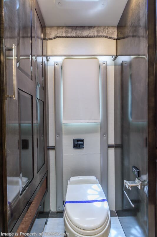 2022 Foretravel Realm FS605 LVB 2 Full Bath Bunk Model RV W/ King Bed ...