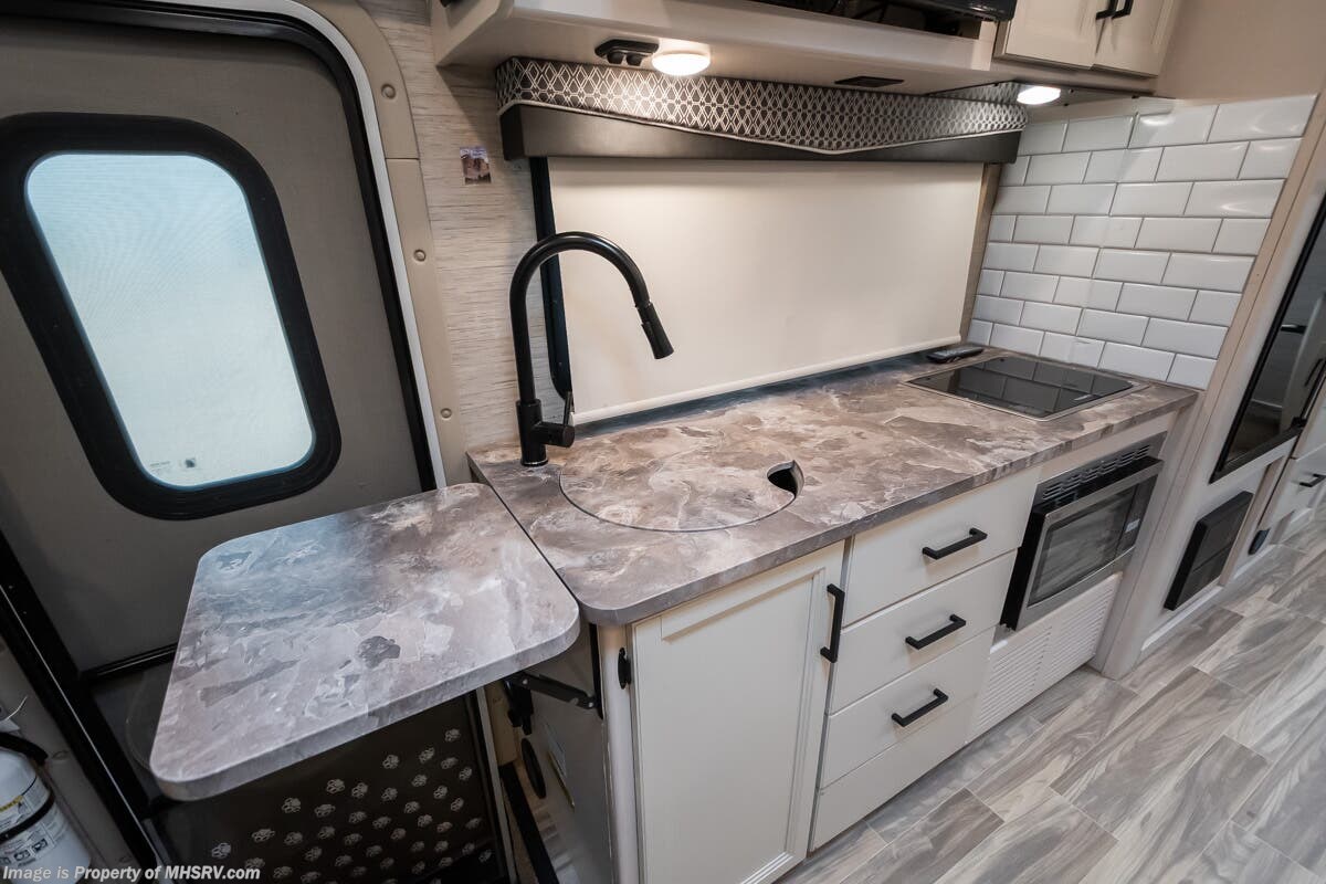 2022 Thor Motor Coach Vegas RUV 24.4 RV W/ OH Loft, Onan Gen., 3 Camera ...