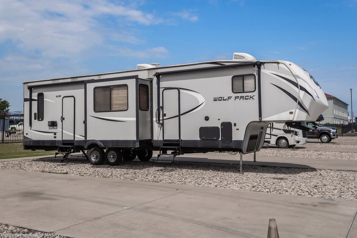 2018 Forest River Cherokee Wolf Pack 325 Bath & 1/2 5th Wheel W/ Alum ...