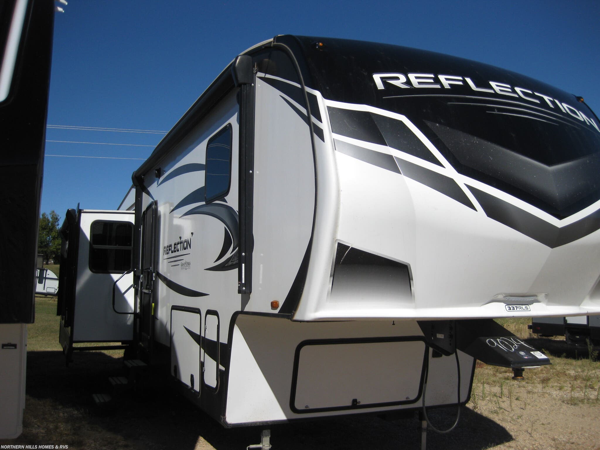 2021 Grand Design Reflection 337RLS #B24Z05A - For Sale in Whitewood, SD