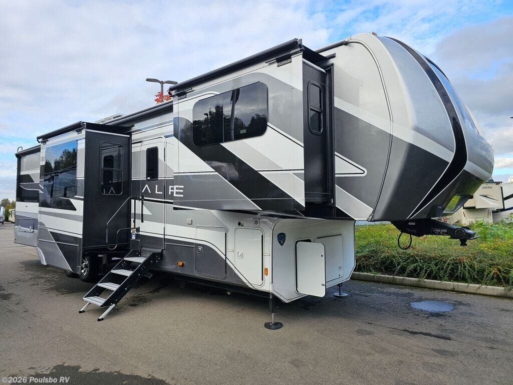 2025 Keystone Alpine 3712KB #S691 - For Sale in Sumner, WA