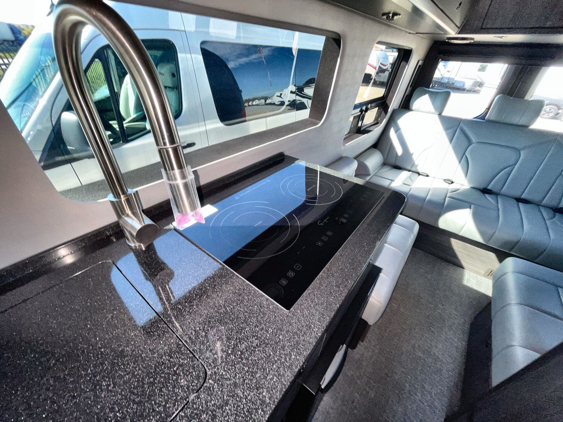 2024 Grech RV Strada LOUNGE-ION